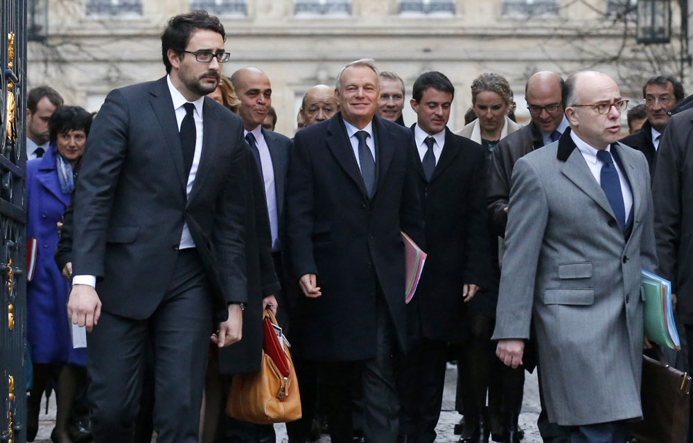 Hollande réunira ses ministres pour ses "un an"