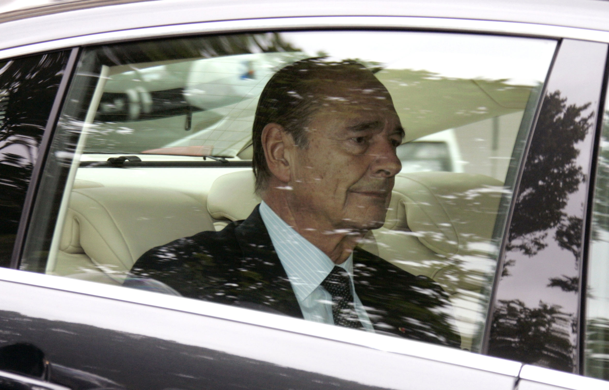 Paris: "Pschitt" pour Chirac?