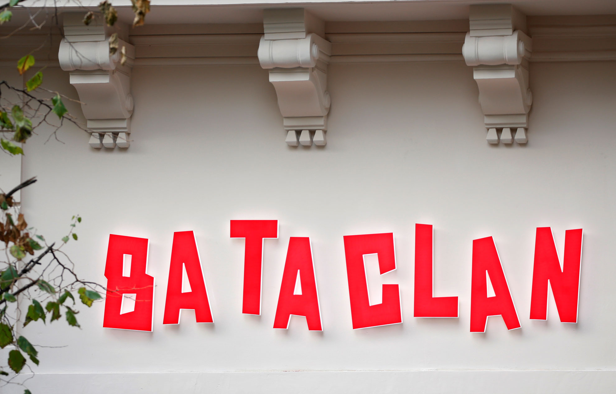 Le Bataclan dévoile une nouvelle façade avant sa réouverture