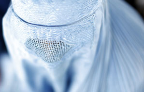 Deux mille femmes portent le voile intégrale