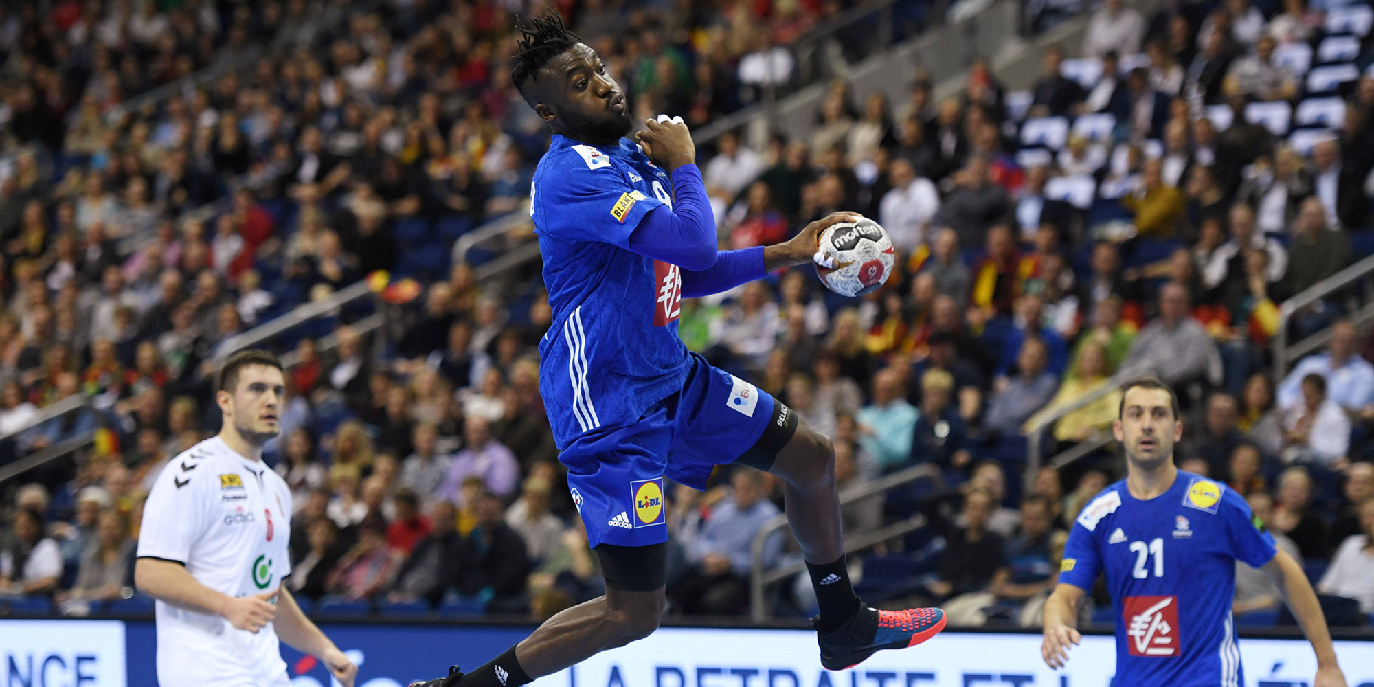 Handball : ailier, un poste à mi-temps